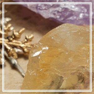 Cytryn - minerał w drewnianym pudełku - RodzimoWiedźma - sklep ...